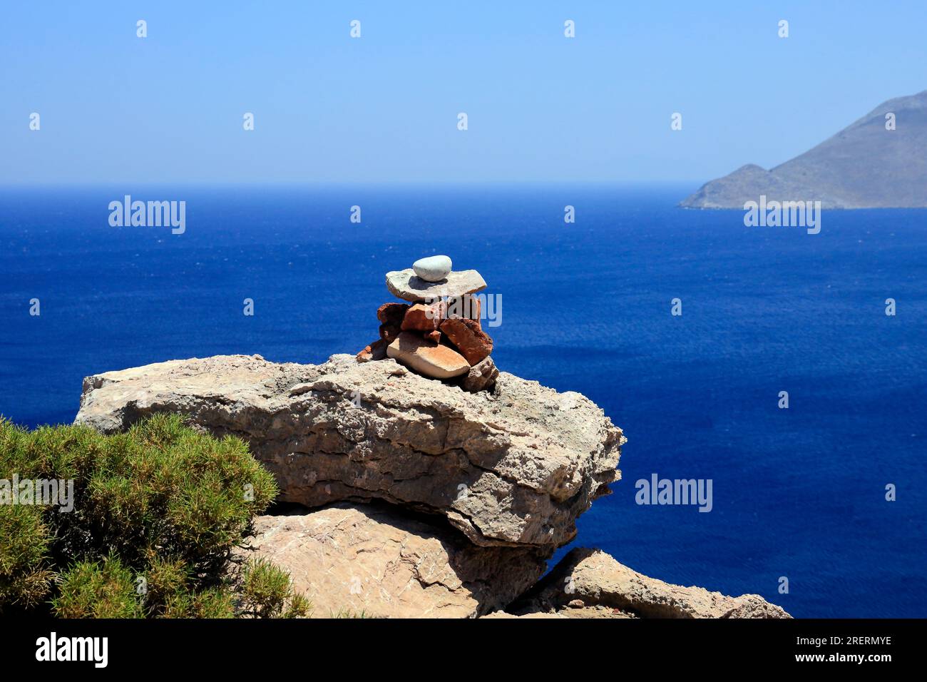 Aussicht auf dem Weg von Livadia zum Strand von Lethra entlang des ...