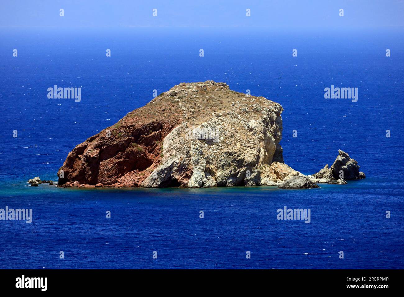 Blick auf die kleine Insel auf dem Weg von Livadia zum Strand von ...