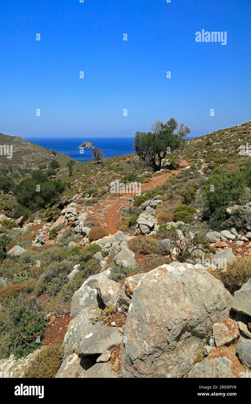 Aussicht auf dem Weg von Livadia zum Strand von Lethra entlang des ...