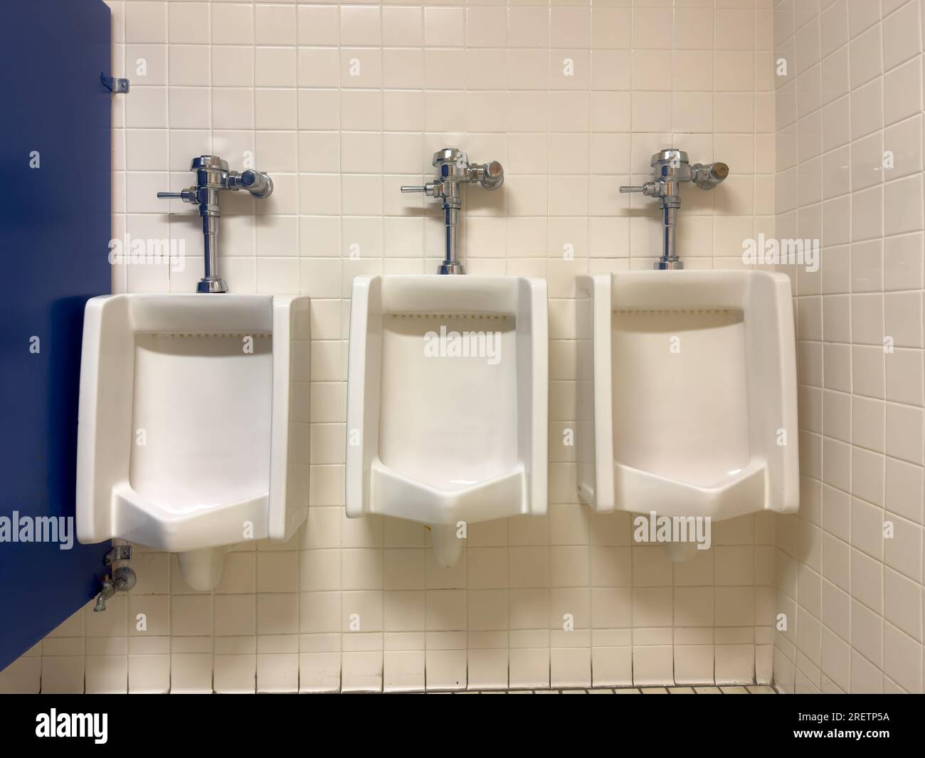 Weiße urinale -Fotos und -Bildmaterial in hoher Auflösung – Alamy