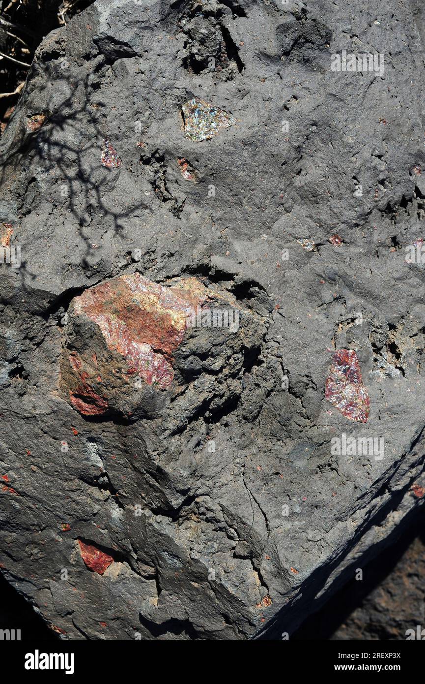 Basalt mit Olivin. Basalt ist ein vulkanischer oder extrudierender ...