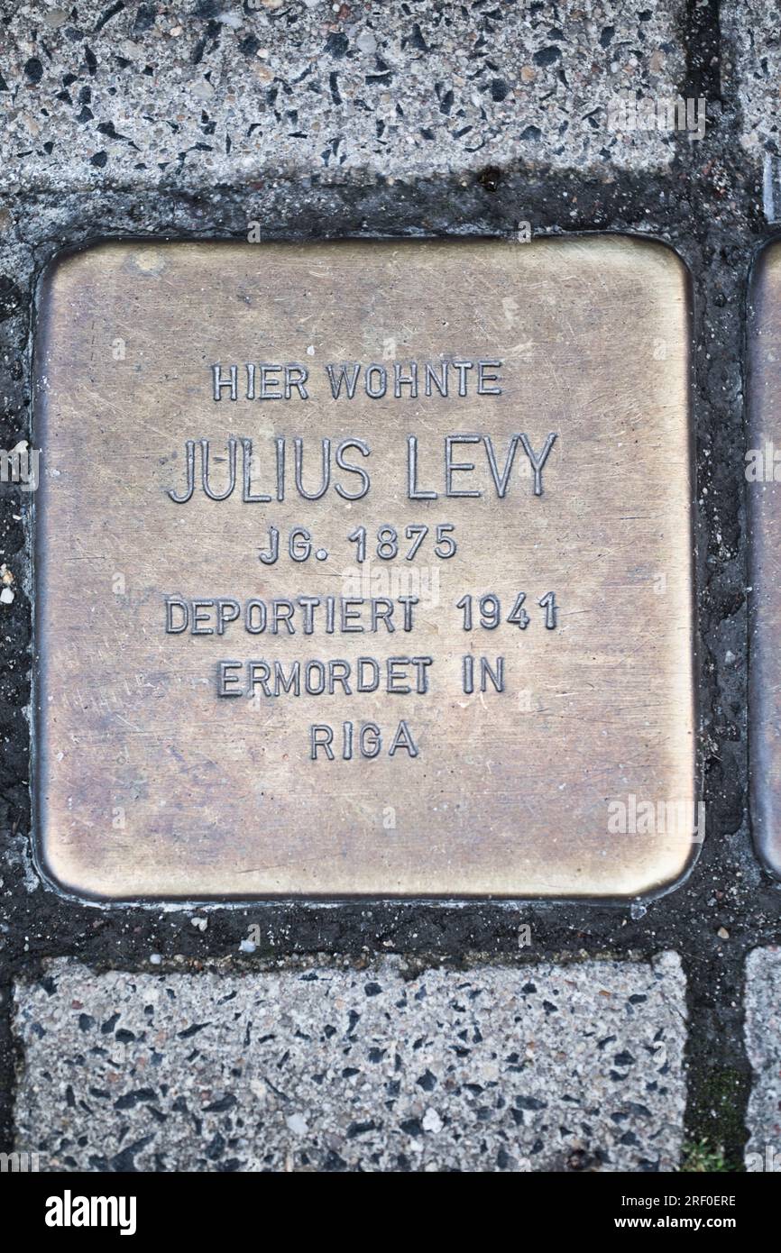 Hamburg, Deutschland. Messingplakette (Stolperstein) an den jüdischen ...