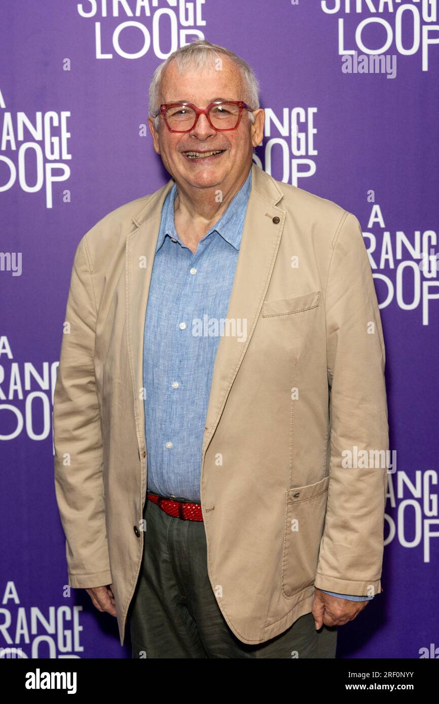 Der rote Teppich kommt zur Press Night für „A Strange Loop“ im Barbican mit Christopher Biggins ...
