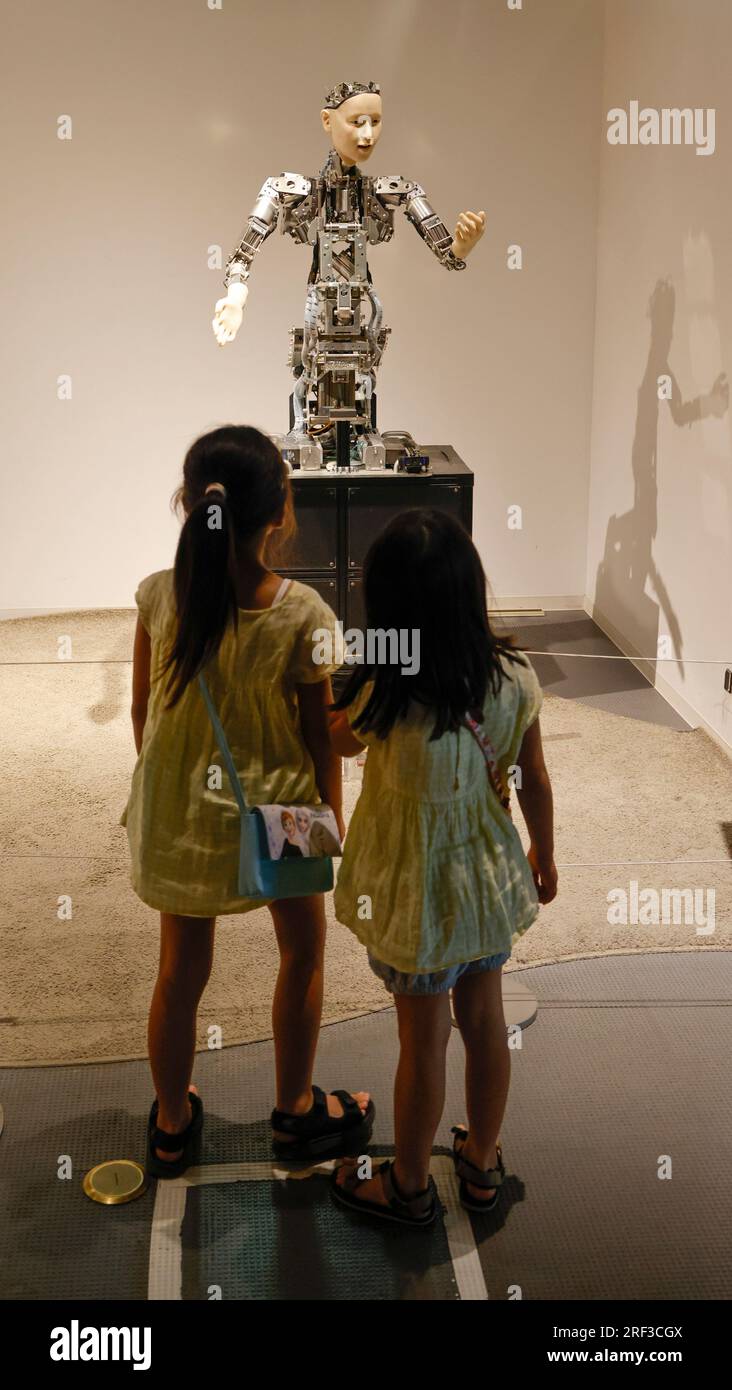 Science museum robot -Fotos und -Bildmaterial in hoher Auflösung – Alamy