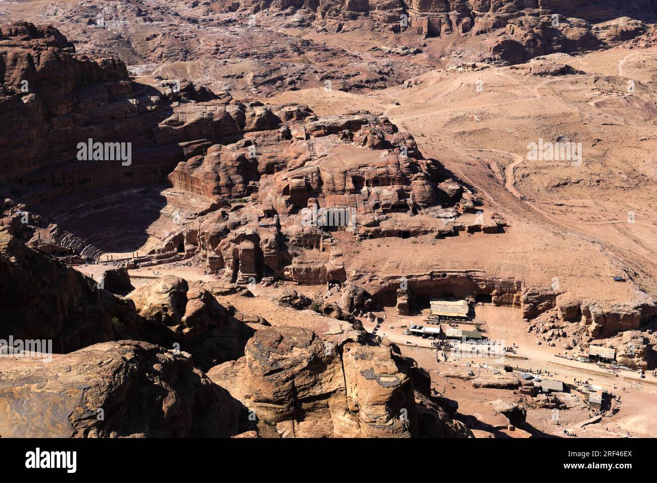 Blick auf Gräber entlang der Straße der Fassaden, Petra, UNESCO ...
