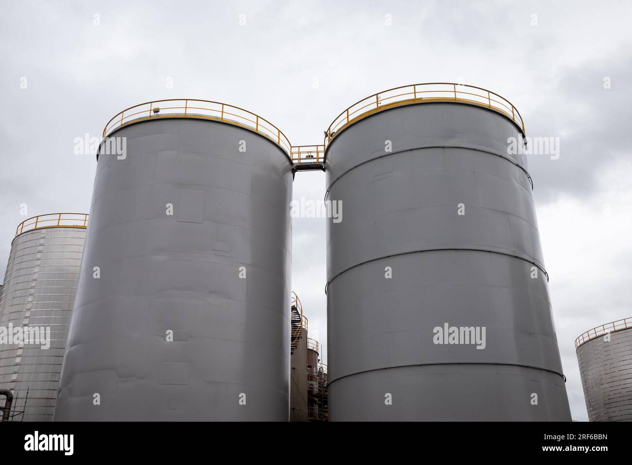 Liquid tanks -Fotos und -Bildmaterial in hoher Auflösung – Alamy