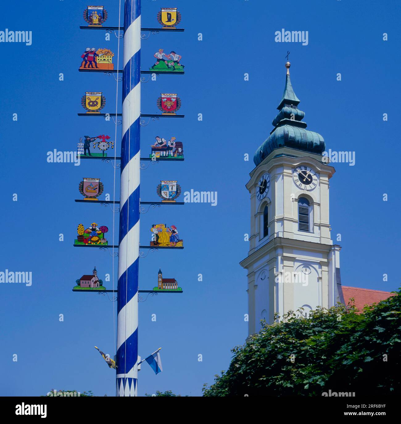 Folklore maypole spring tradition -Fotos und -Bildmaterial in hoher ...