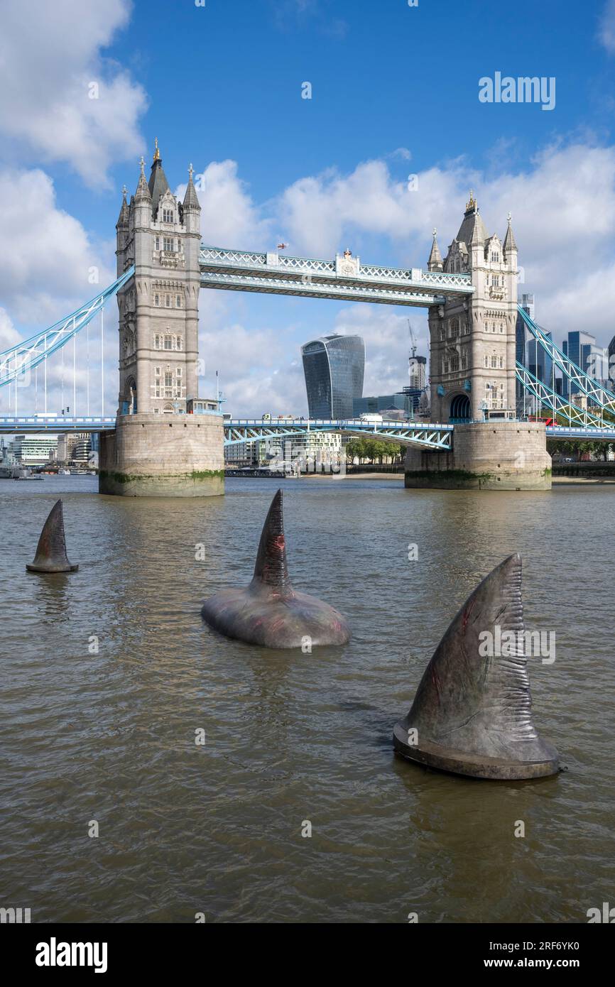 London, Großbritannien. 1. August 2023. Drei riesige Megalodon ...