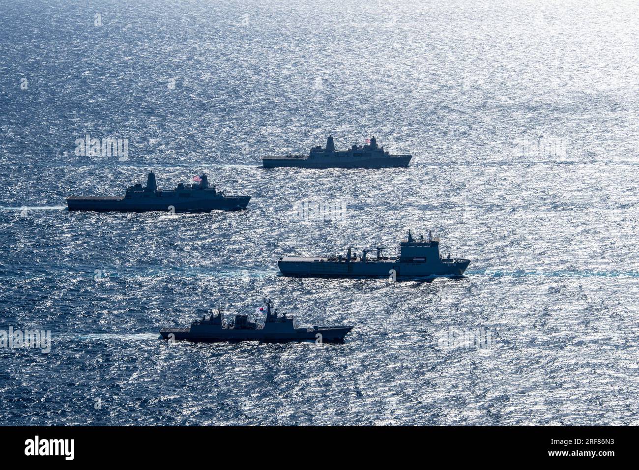 Korallenmeer, Australien. 29. Juli 2023. Die USA Amphibienschiffe der ...