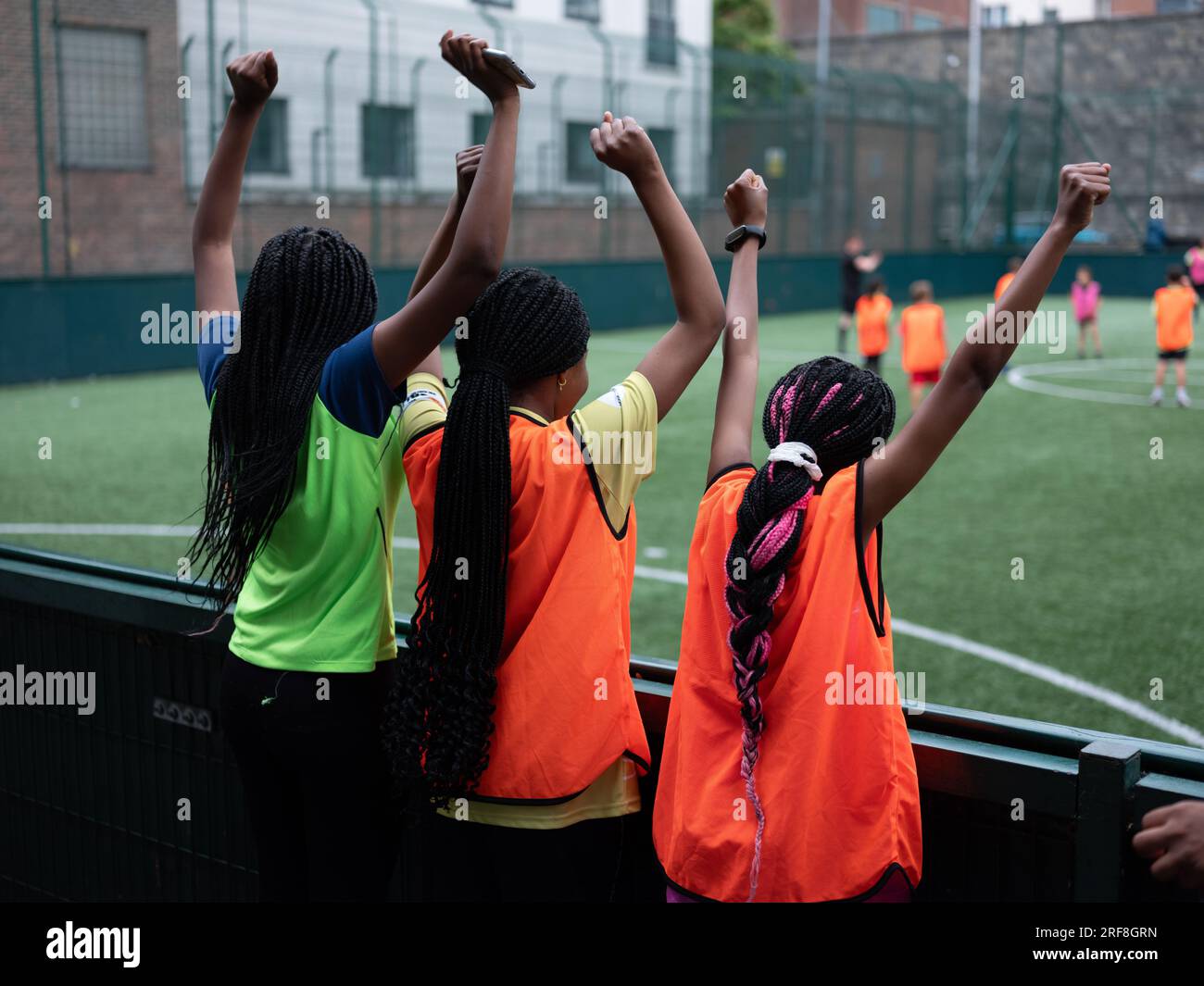 Girls football -Fotos und -Bildmaterial in hoher Auflösung – Alamy