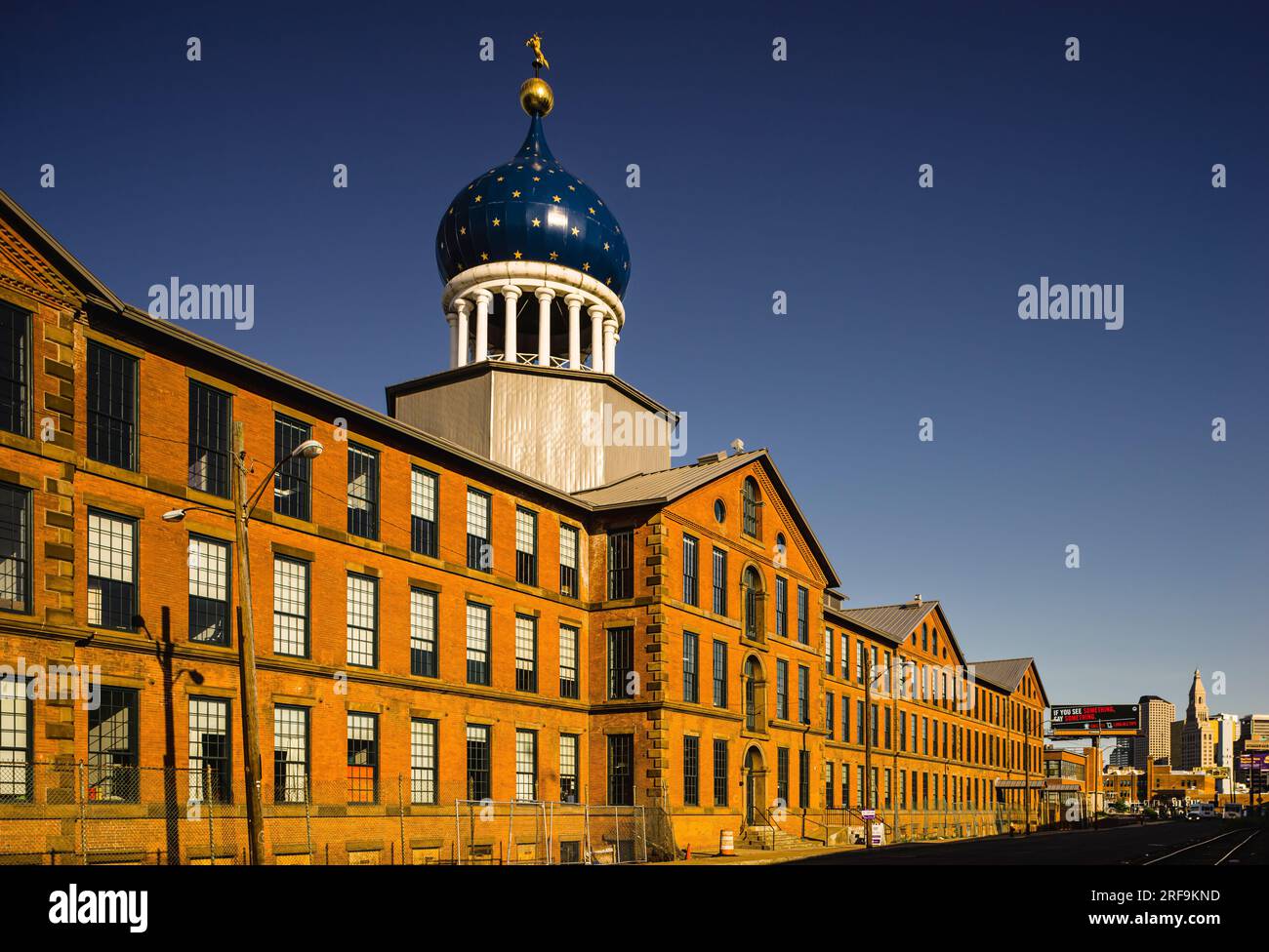 Colt armory -Fotos und -Bildmaterial in hoher Auflösung – Alamy