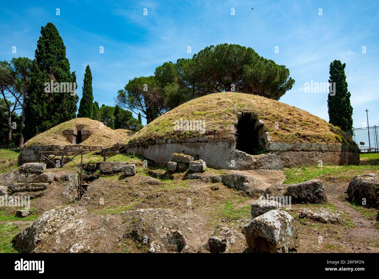 Necropolis tomb -Fotos und -Bildmaterial in hoher Auflösung – Alamy