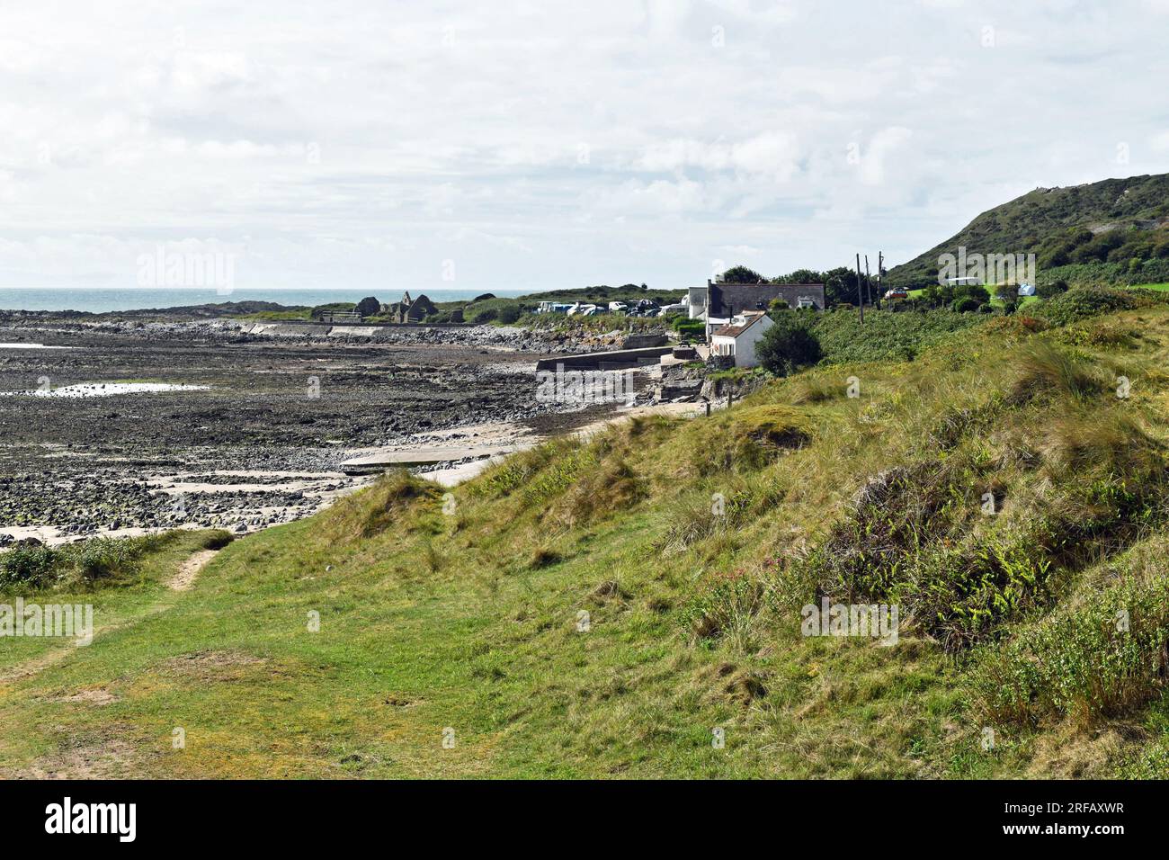 Teil des Port Eynon Beach an der Küste der Halbinsel Gower, der einen ...