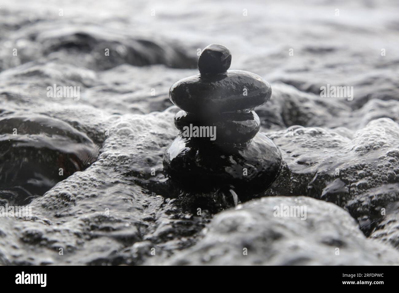 Meditation stones -Fotos und -Bildmaterial in hoher Auflösung – Alamy