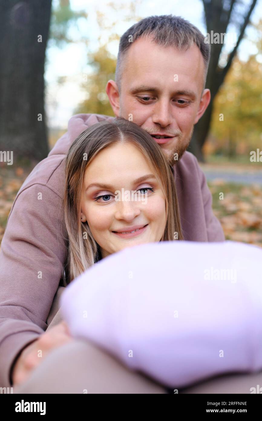 Setz Dich Auf Den Schoß Fotos Und Bildmaterial In Hoher Auflösung Alamy
