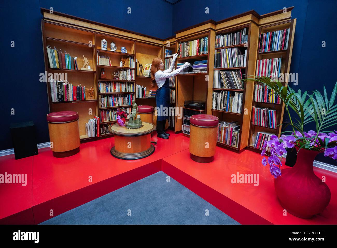 London UK. 3 . August 2023 . Freddie Mercury – Persönliche Bibliothek ...