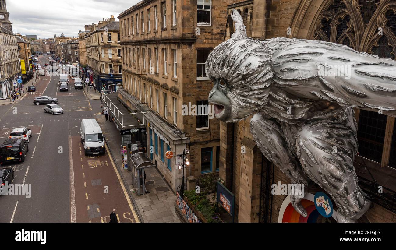 Der „Skywalker“ der australischen Künstlerin Lisa Roet – ein riesiger ...
