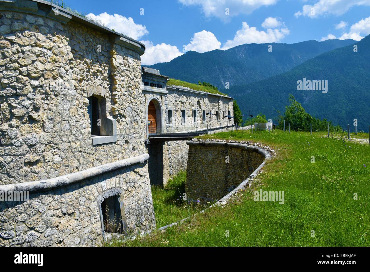 Festung Forte monte ricco über der Stadt Pieve di Cadore mit einem ...