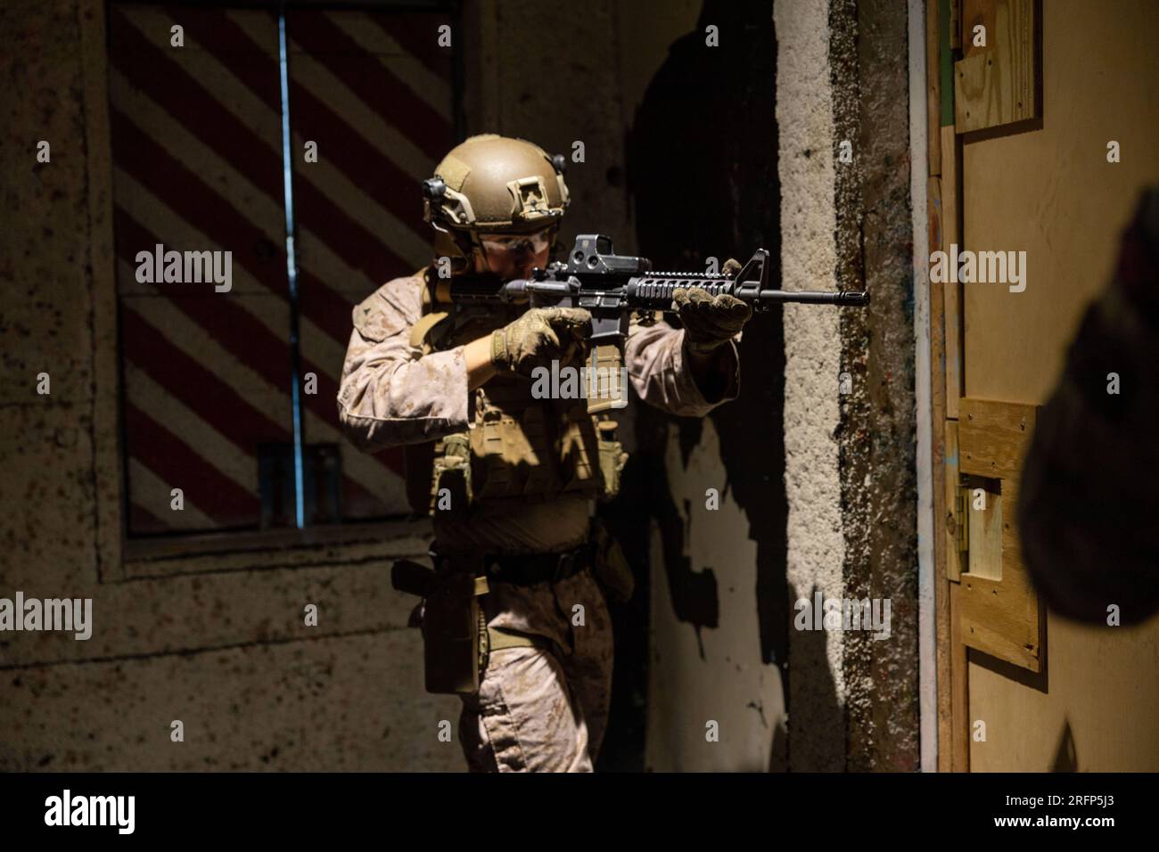 USA Devon Harper, ein Mitglied des Marine Corps Security Forces ...