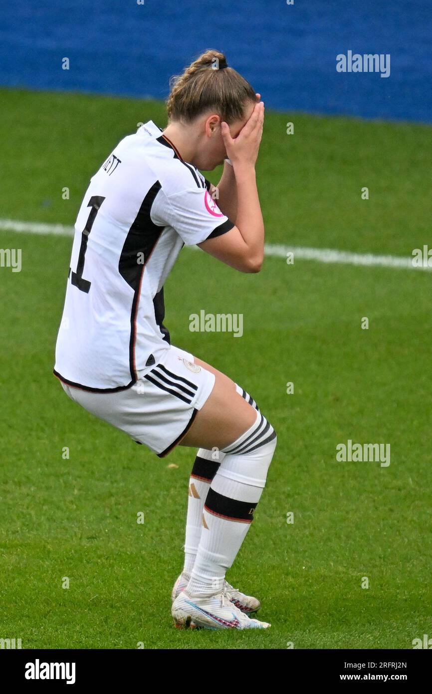 Franziska Kett (11) aus Deutschland sah beim UEFA Women’s under-19 EURO ...
