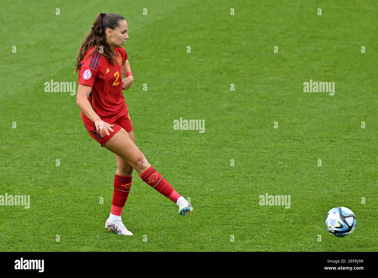 Martina Fernandez (2) aus Spanien, das bei einem Fußballspiel zwischen ...