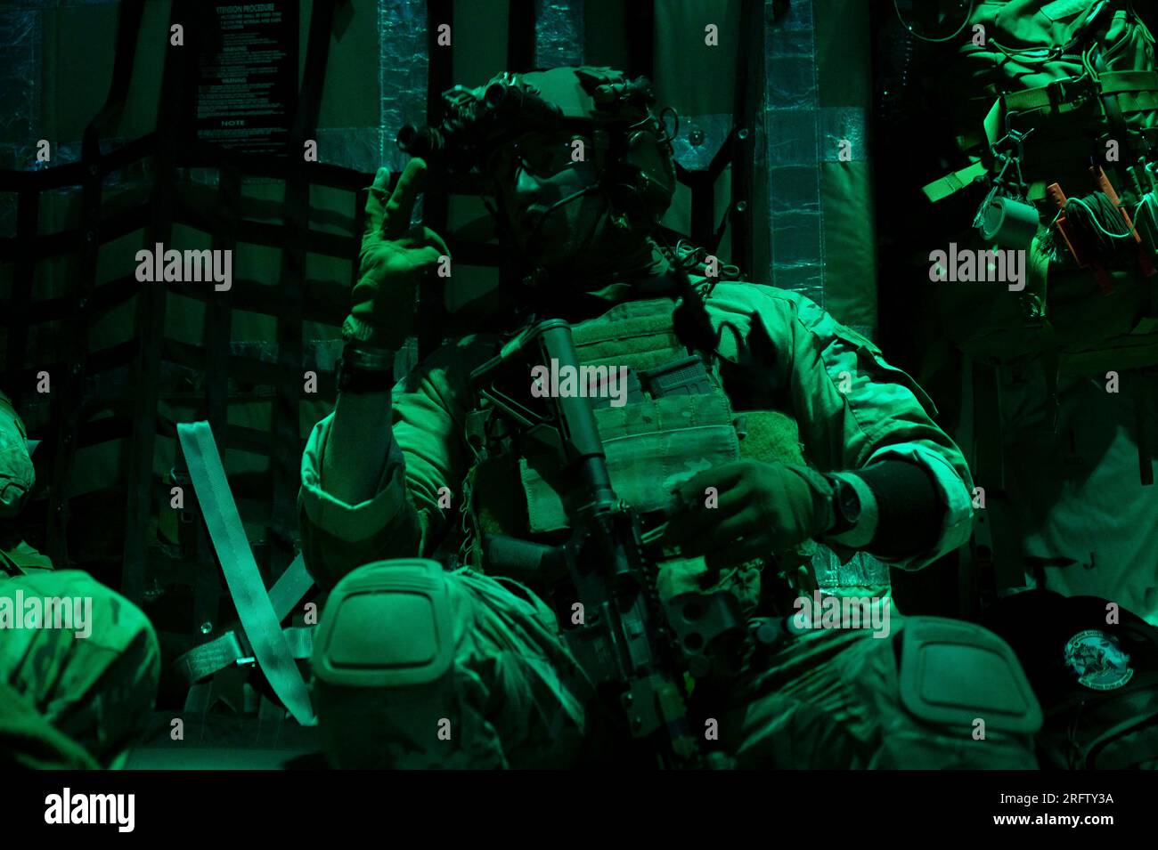 Ein Soldat der australischen Spezialeinheit des 2. Commando Regiment ...