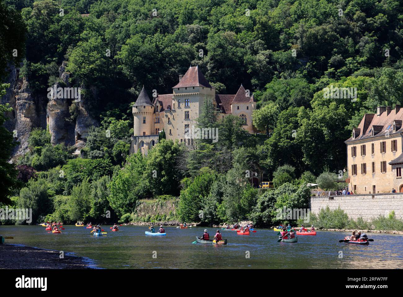 Promenade sur la Dordogne à La Roque-Gageac en Périgord, classé parmi ...