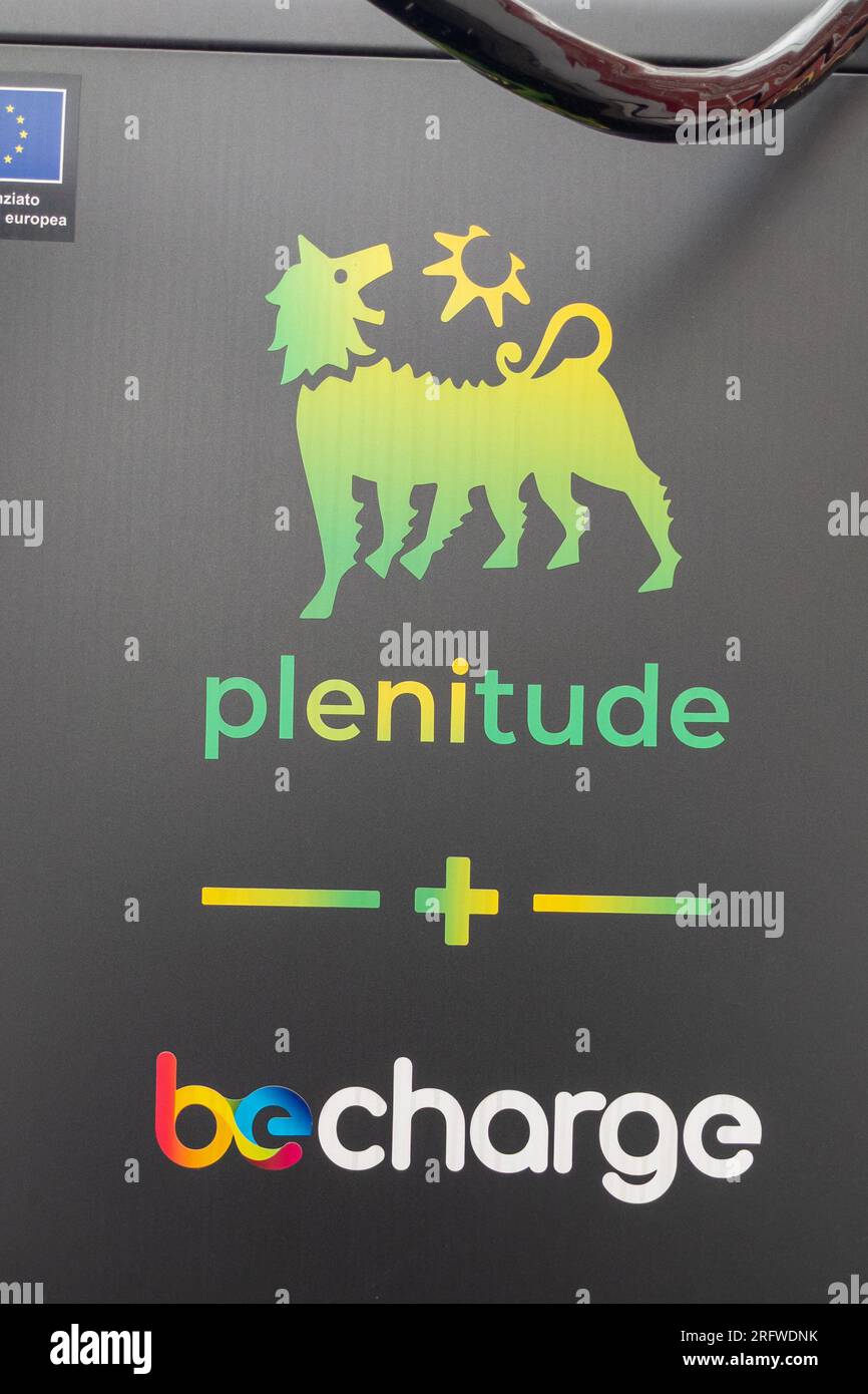 Mailand , Italien - 08 02 2023 : Eni plenitude beCharge Benzin Logo ...