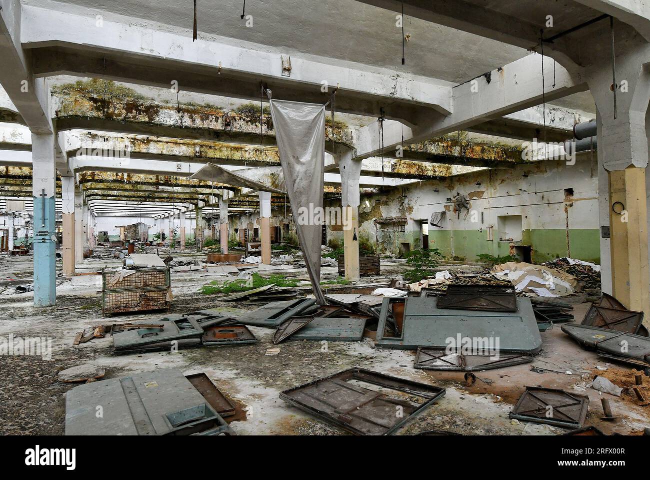 Bau der ehemaligen Fabrik von Oscar Schindler in Brnenec, Tschechische ...