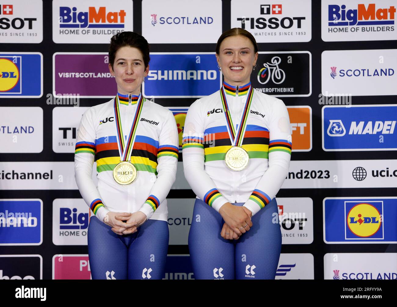 Sophie Unwin (links) aus Großbritannien und Jenny Holl, nachdem sie am ...