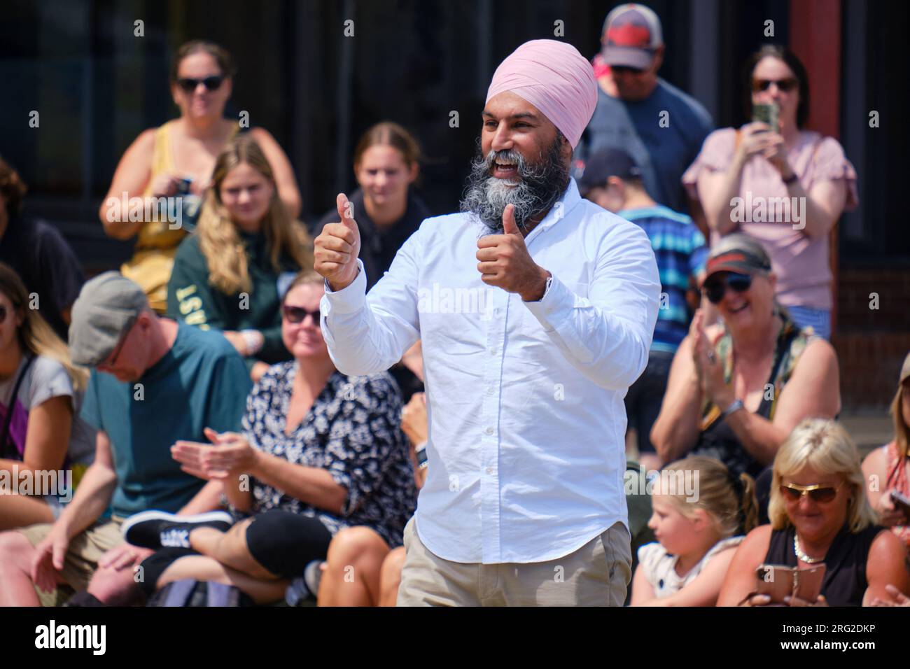 NDP-Führer Jagmeet Singh zeigt nach seiner ehrenamtlichen Tätigkeit als ...