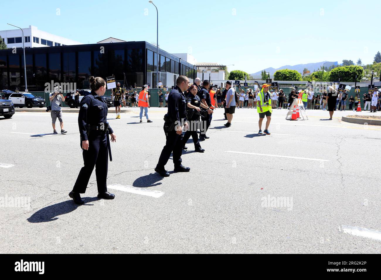 LOS ANGELES - AUG 4: Die Polizei hat am 4. August 2023 in Universal ...