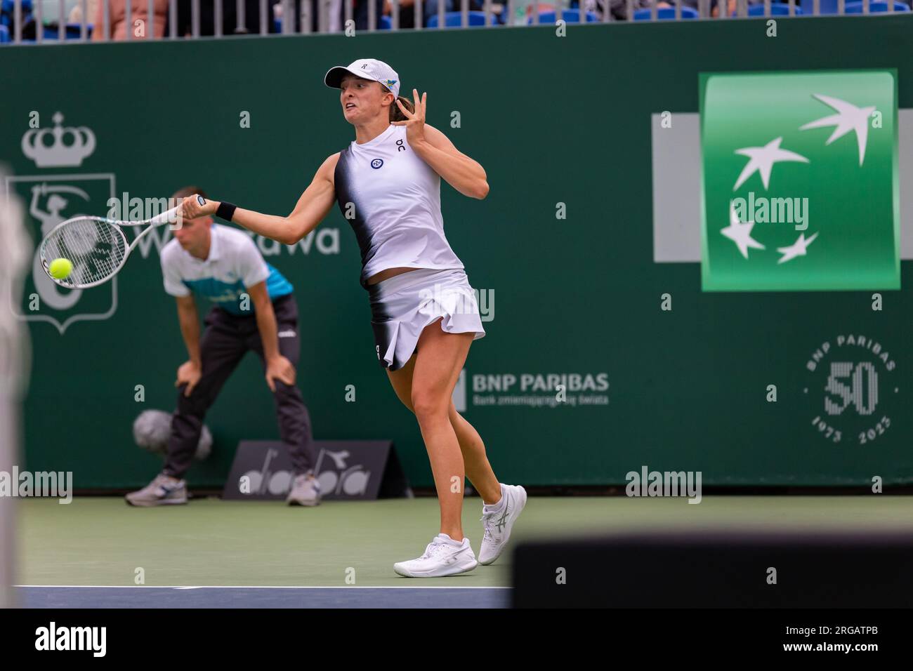 IGA Swiatek in Aktion während der ersten Runde des Spiels BNP Paribas ...