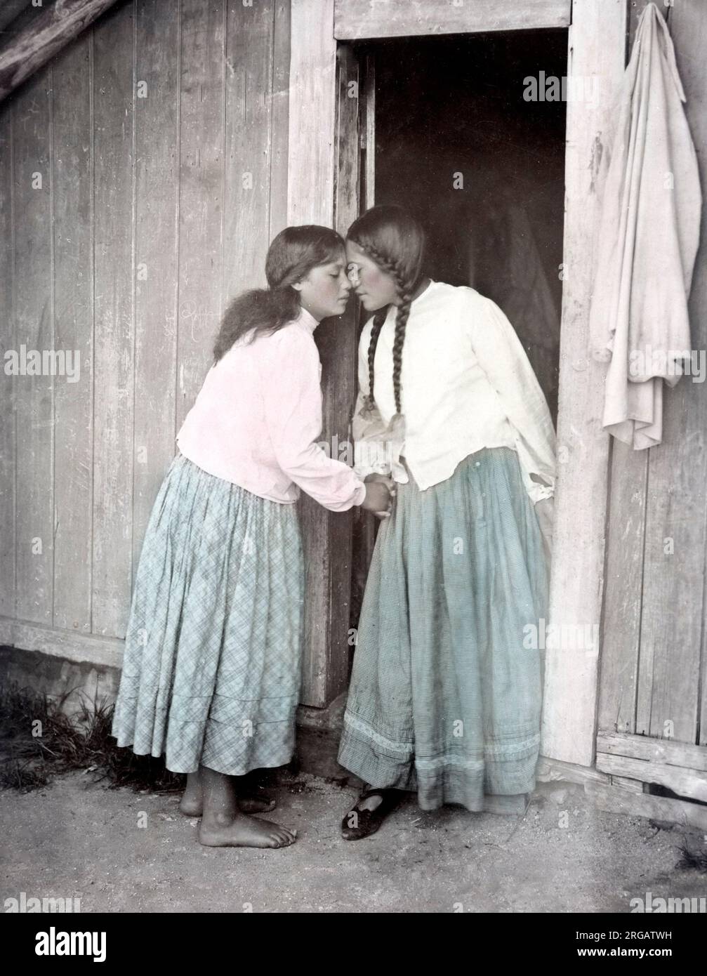 Nasen reiben maori -Fotos und -Bildmaterial in hoher Auflösung – Alamy