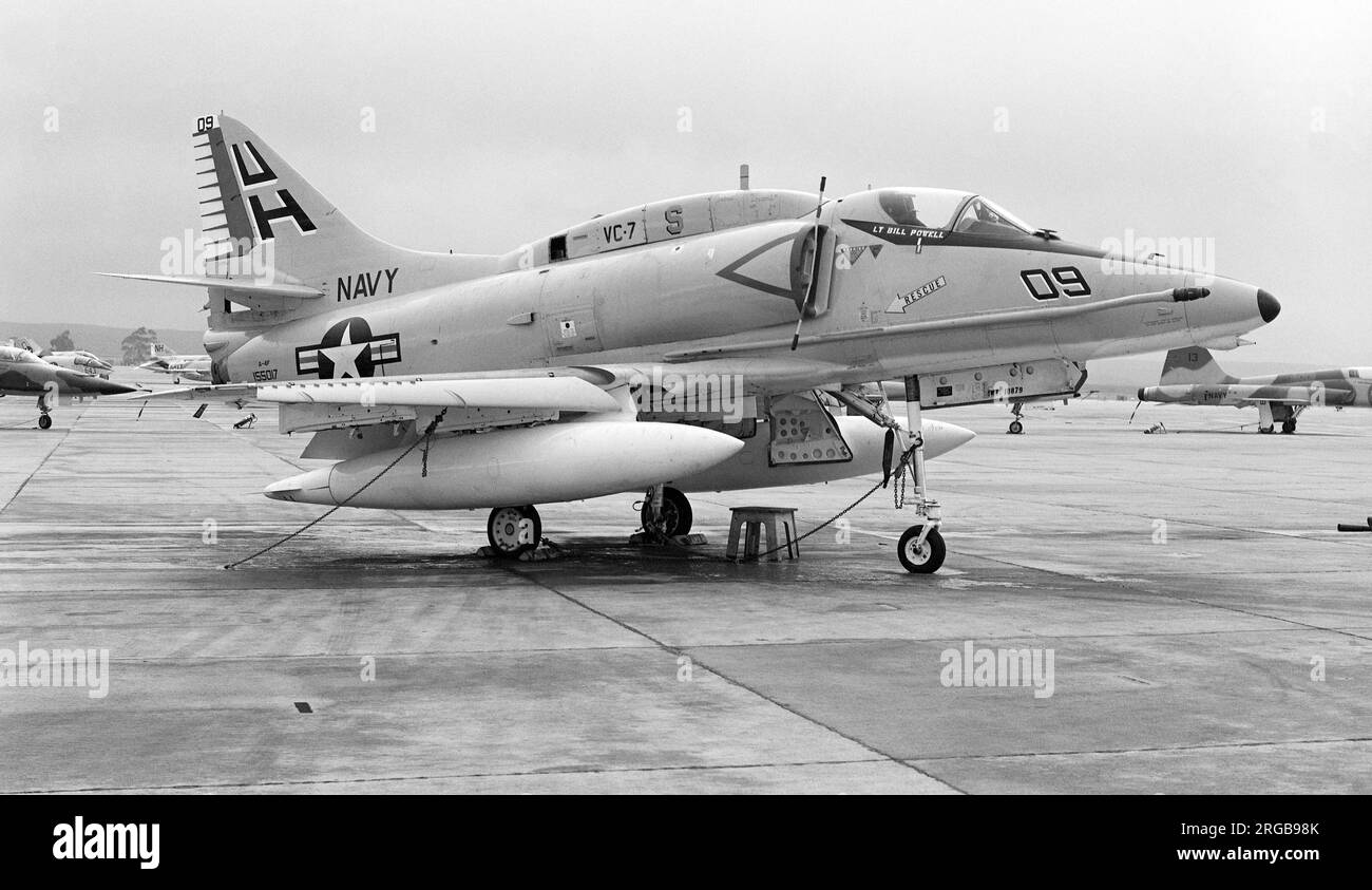 Douglas a 4f skyhawk -Fotos und -Bildmaterial in hoher Auflösung – Alamy