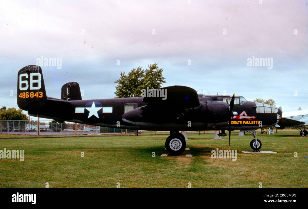 Leidenschaftliche paulette -Fotos und -Bildmaterial in hoher Auflösung ...