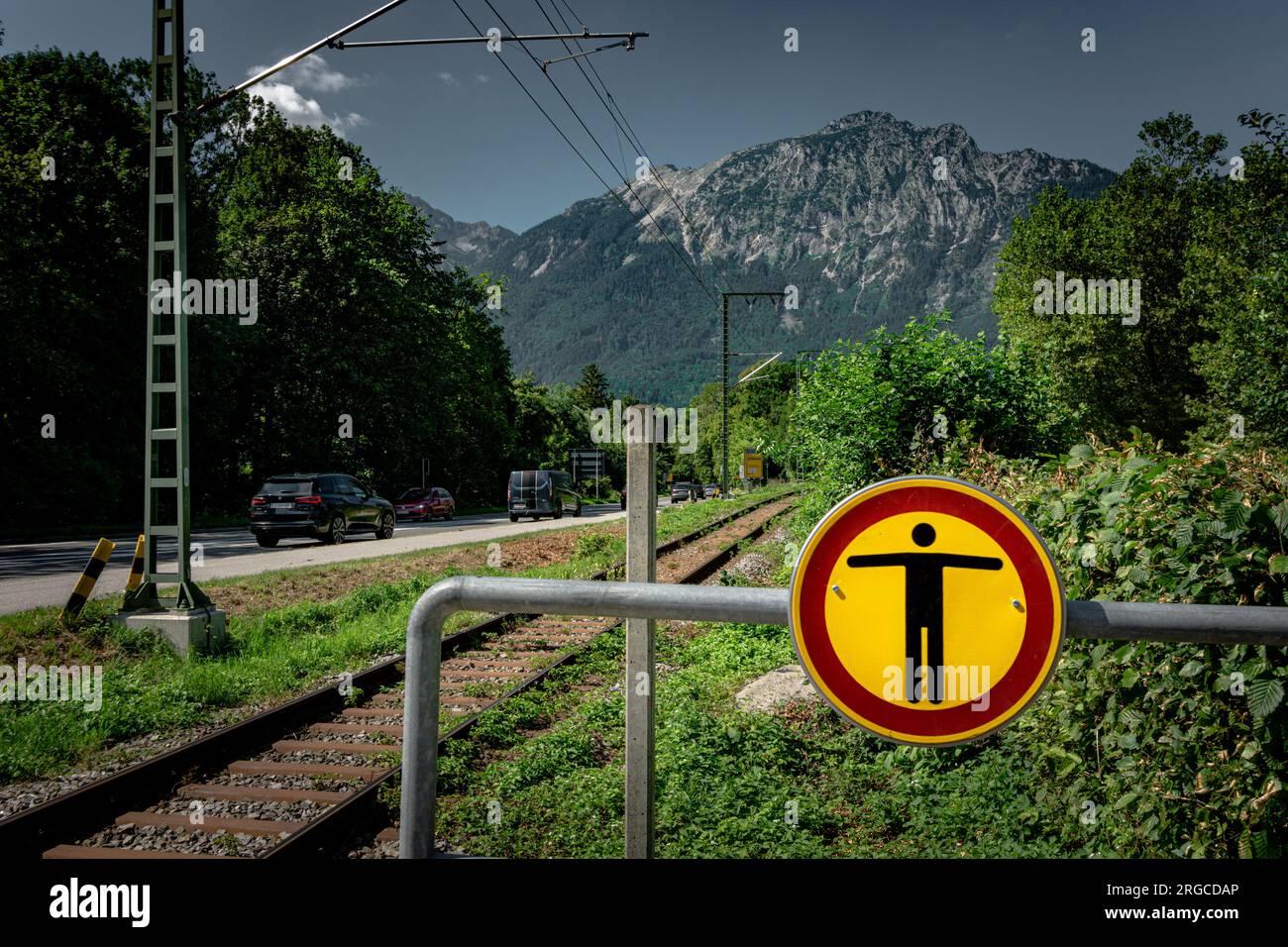 Bayerische landschaft mit zug -Fotos und -Bildmaterial in hoher Auflösung – Alamy