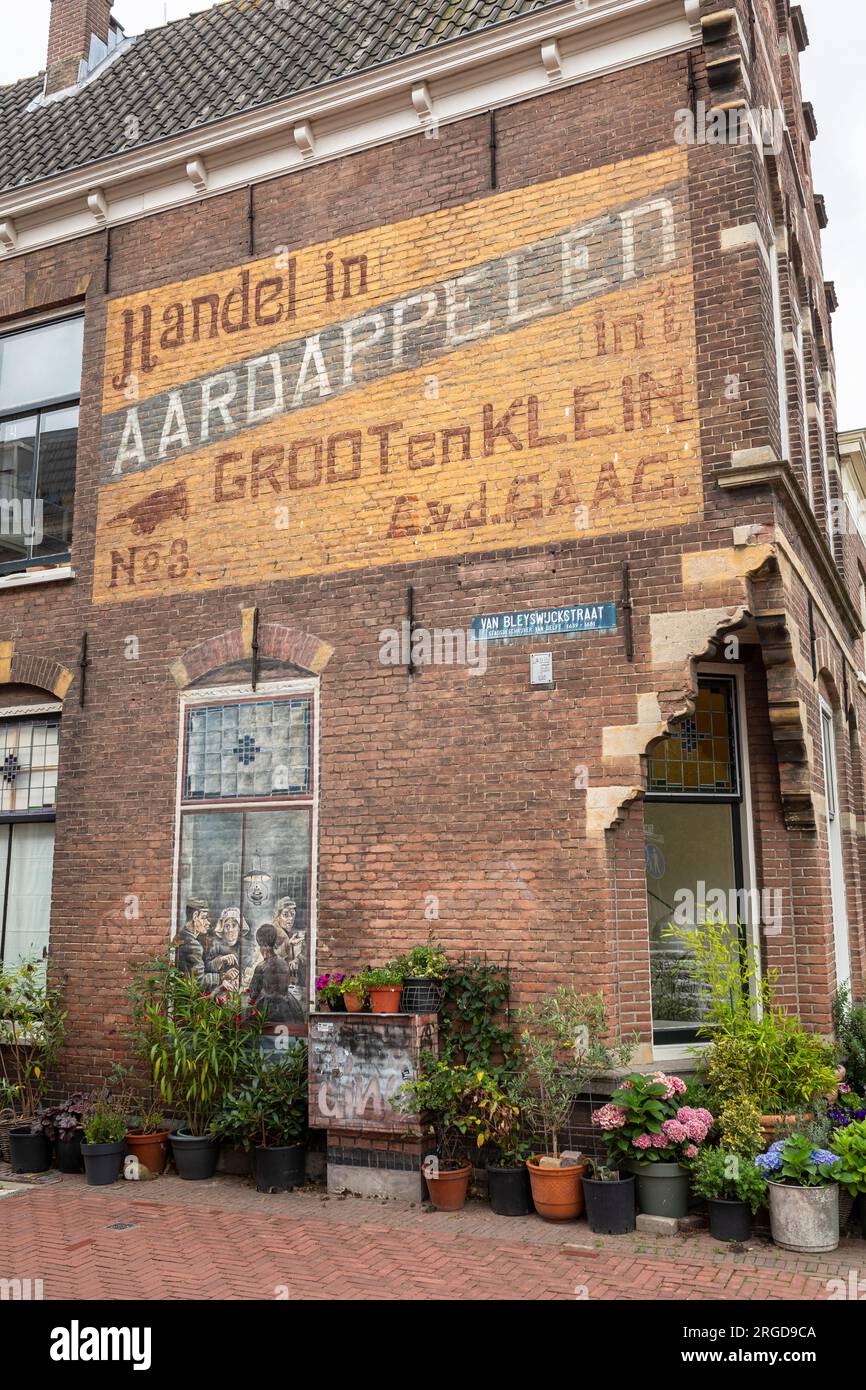 Haus (ehemaliger Kartoffelhandel) mit einer Kopie des Wandgemäldes der ...