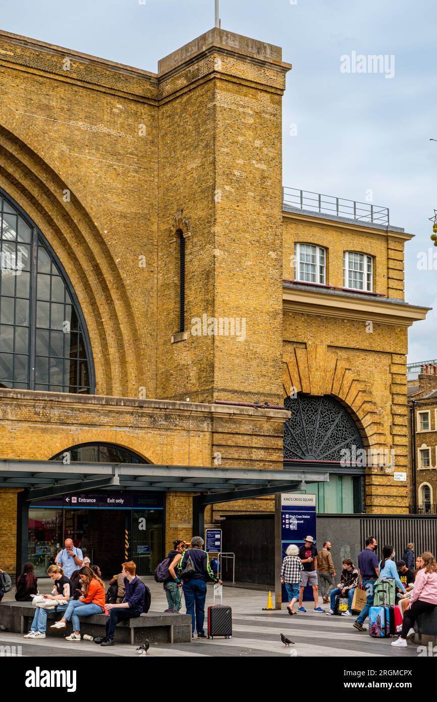 Kings cross station facade -Fotos und -Bildmaterial in hoher Auflösung ...
