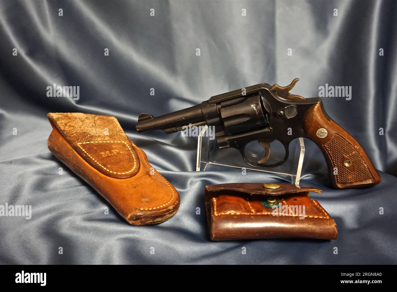 FBI-Geschichte: Das von Hank Sloan entworfene Holster, das ...