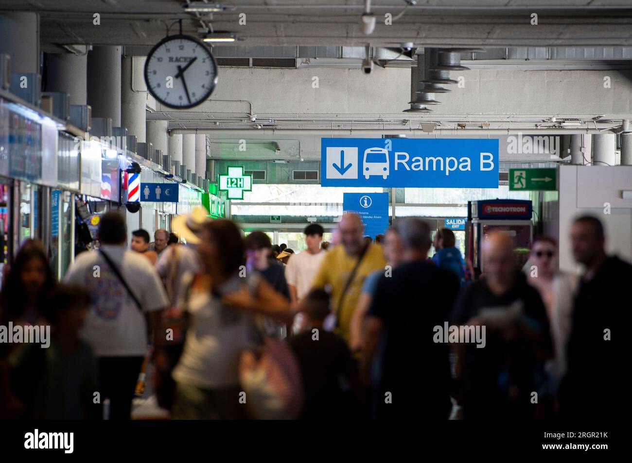 Several people with suitcases at the Méndez Álvaro bus station, August ...