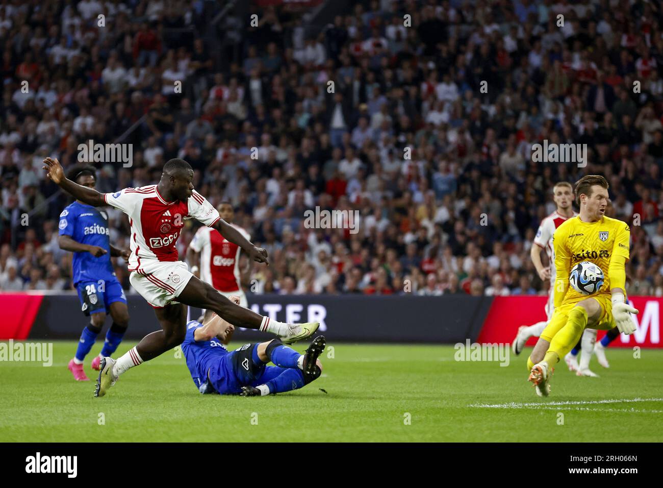 AMSTERDAM - (LR) Brian Brobbey von Ajax, Sven Sonnenberg von Heracles ...