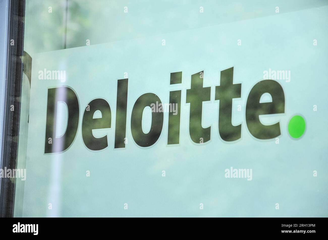 Deloitte logo beschilderung -Fotos und -Bildmaterial in hoher Auflösung ...