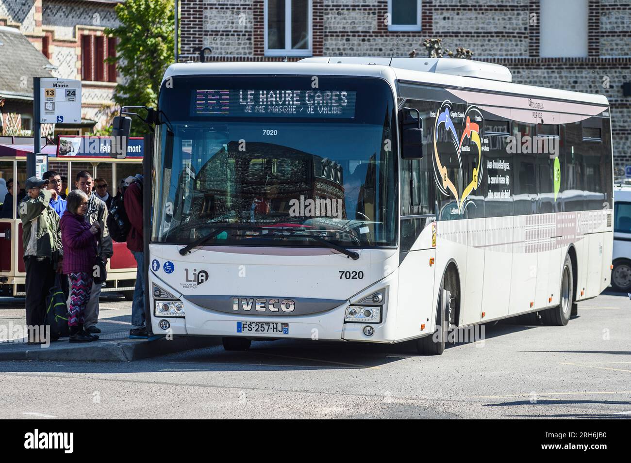 Öffentlicher Bus LIA in Etretat | Bus LIA A Etretat - Transport en commun Le Havre seine ...