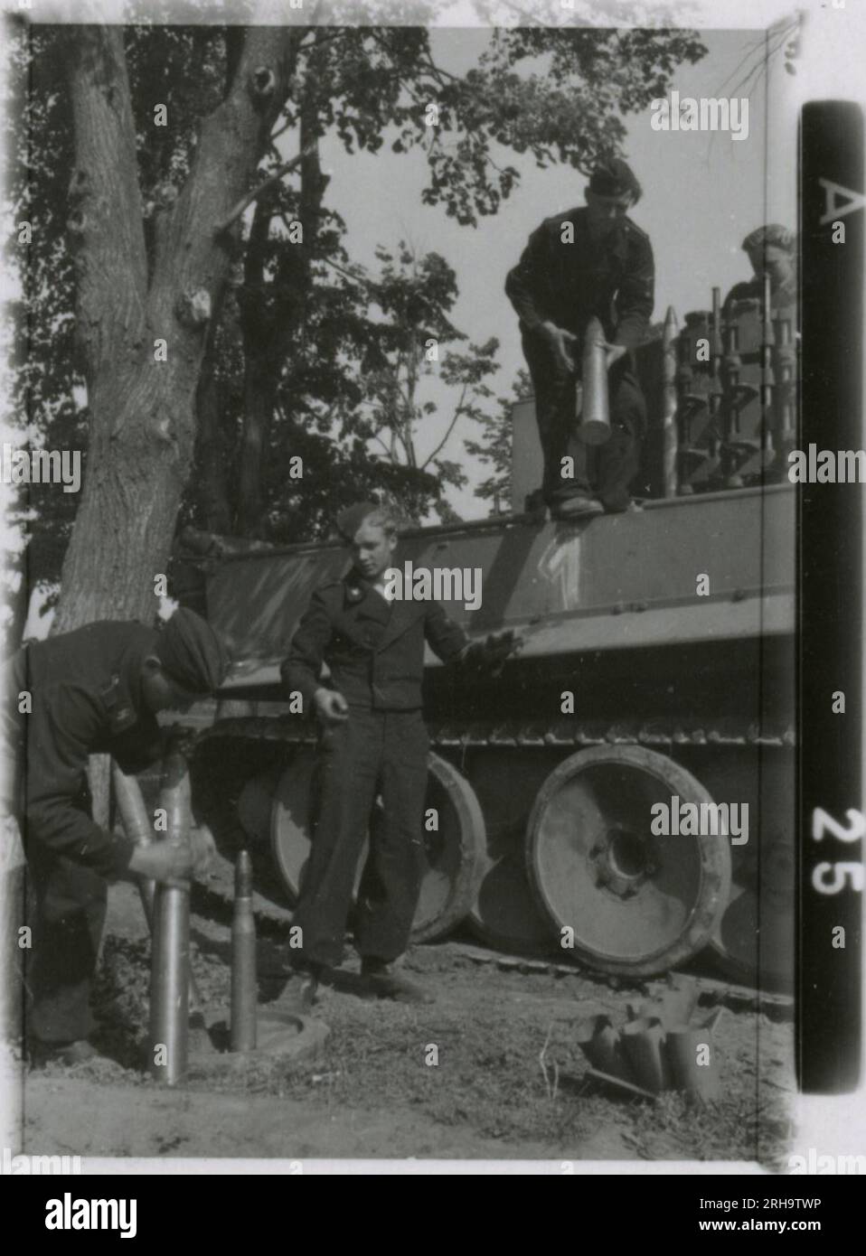 SS-Fotograf, Hoffmann, Rudi (1943-44) Soldaten, die sich medizinischen ...
