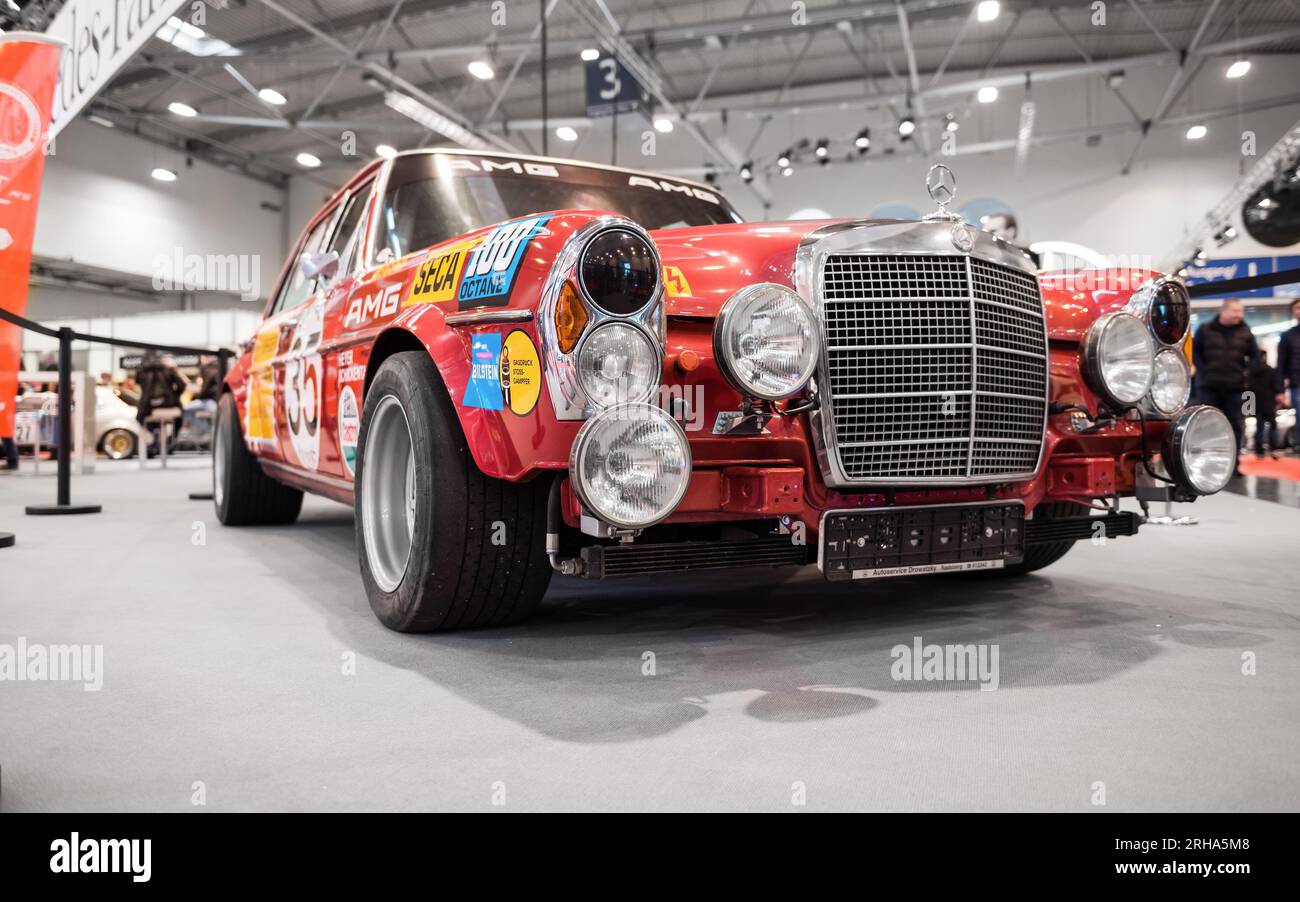 Legendärer AMG Mercedes-Benz 300SEL 6,8 „Rote Sau“ auf der Essen Motor ...