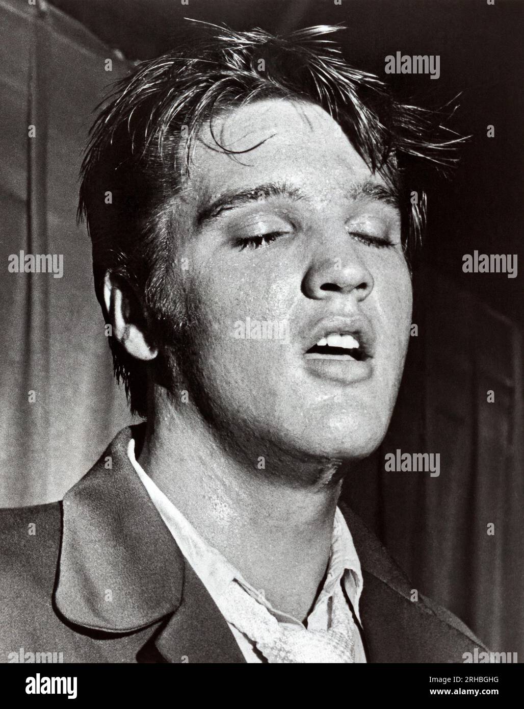 Elvis presley portrait 1950s -Fotos und -Bildmaterial in hoher Auflösung – Alamy