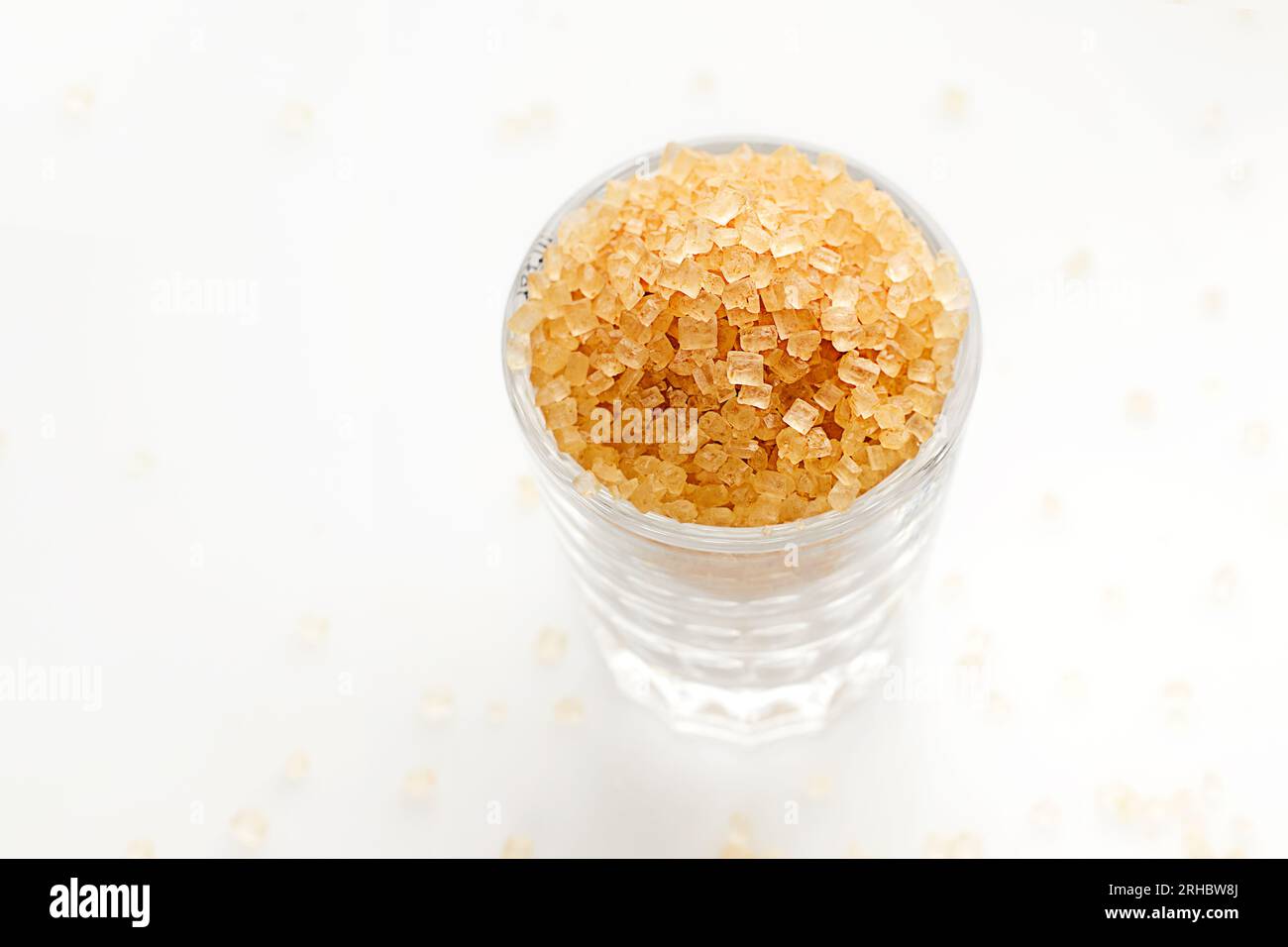 Blick von oben auf ein Glas gefüllt mit braunem Zucker Stockfotografie ...