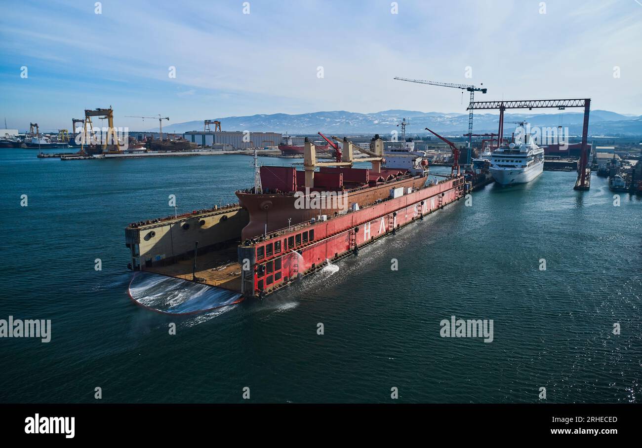 Export Dock importieren. Frachtschiffe. Wunderschöner Parkplatz für ...