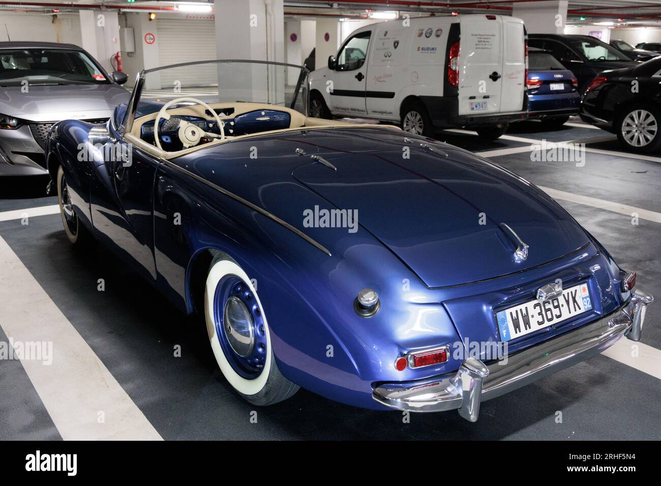 Sunbeam alpine roadster -Fotos und -Bildmaterial in hoher Auflösung – Alamy